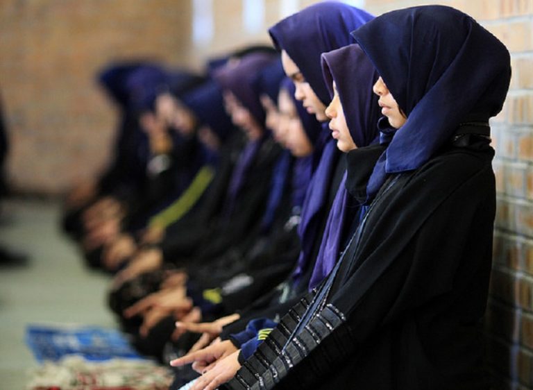 Mosque Clothing: How to Dress to Visit Mosque? - Dress Online